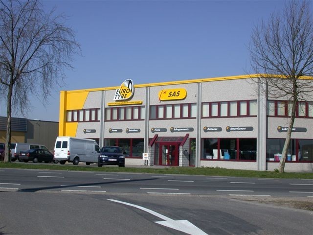 Contact | SAS Centre Auto